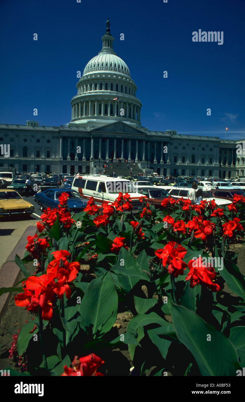 Monuments in front of a government building hi-res stock photography ...