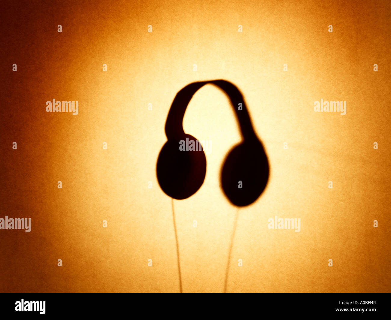 Headphones outline hi-res stock photography and images - Alamy