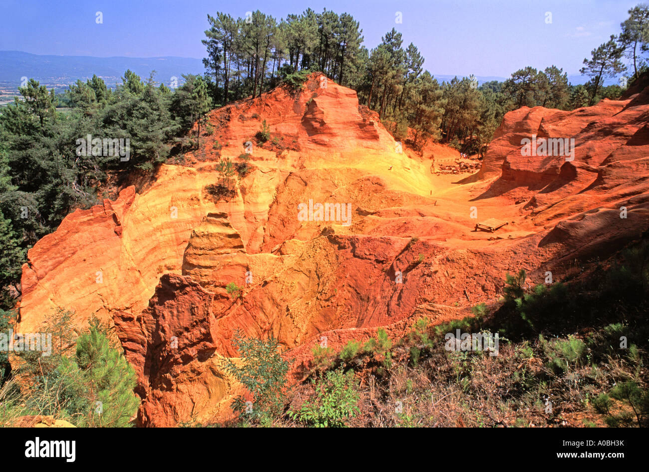 Ochre cliff Rousillon Provence France Stock Photo - Alamy