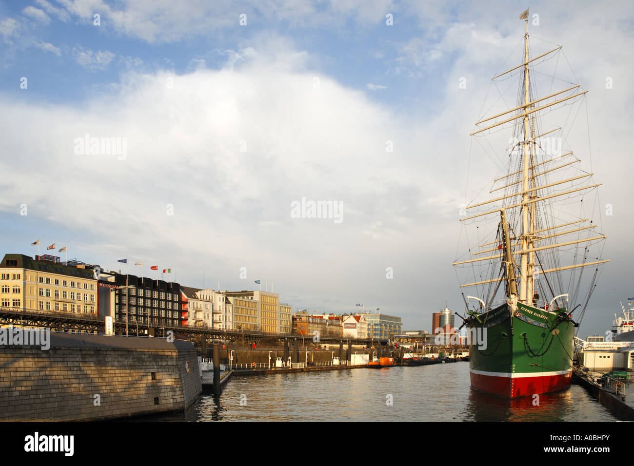 The full rigged ship rickmer rickmers hi-res stock photography and ...
