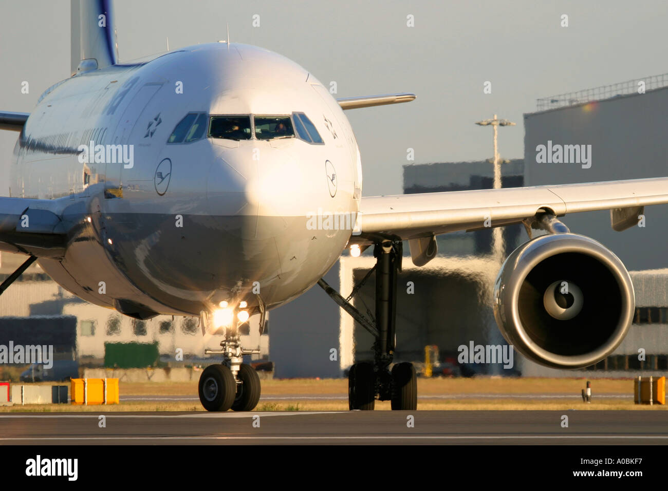 2004 heathrow hi-res stock photography and images - Alamy