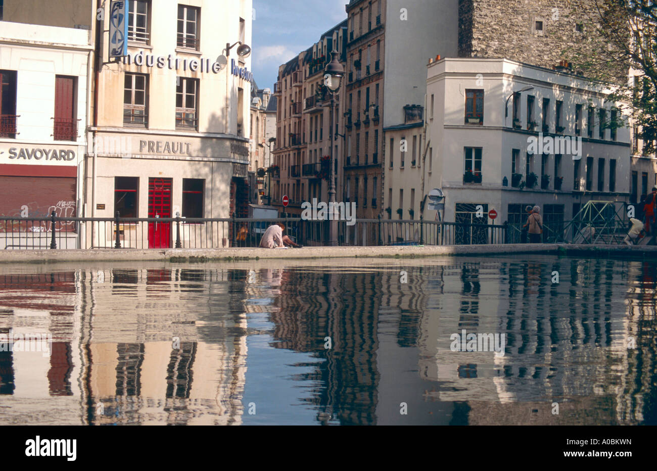 Canal St Saint Martin Paris Frankreich Stock Photo - Alamy