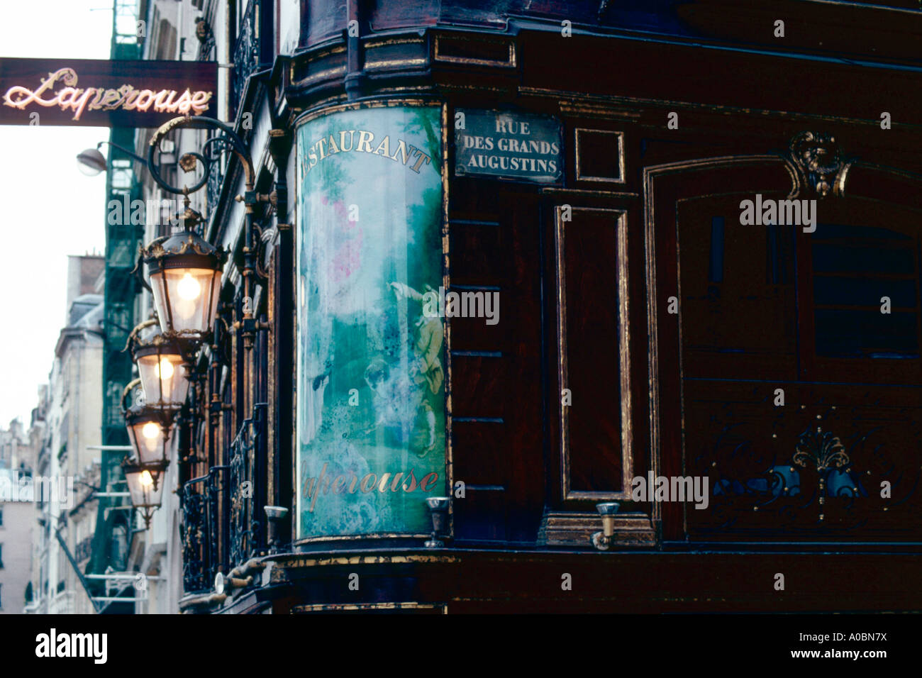 Restaurant Laperouse Paris Frankreich Stock Photo - Alamy
