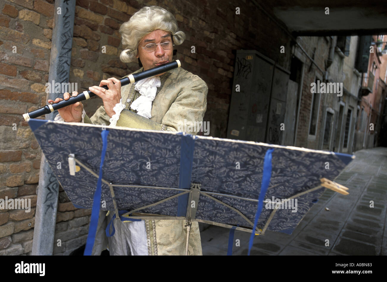Flautist hi-res stock photography and images - Alamy