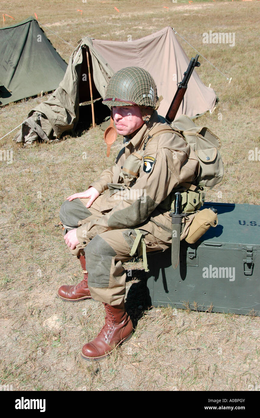 Ww2 military uniforms hi-res stock photography and images - Alamy