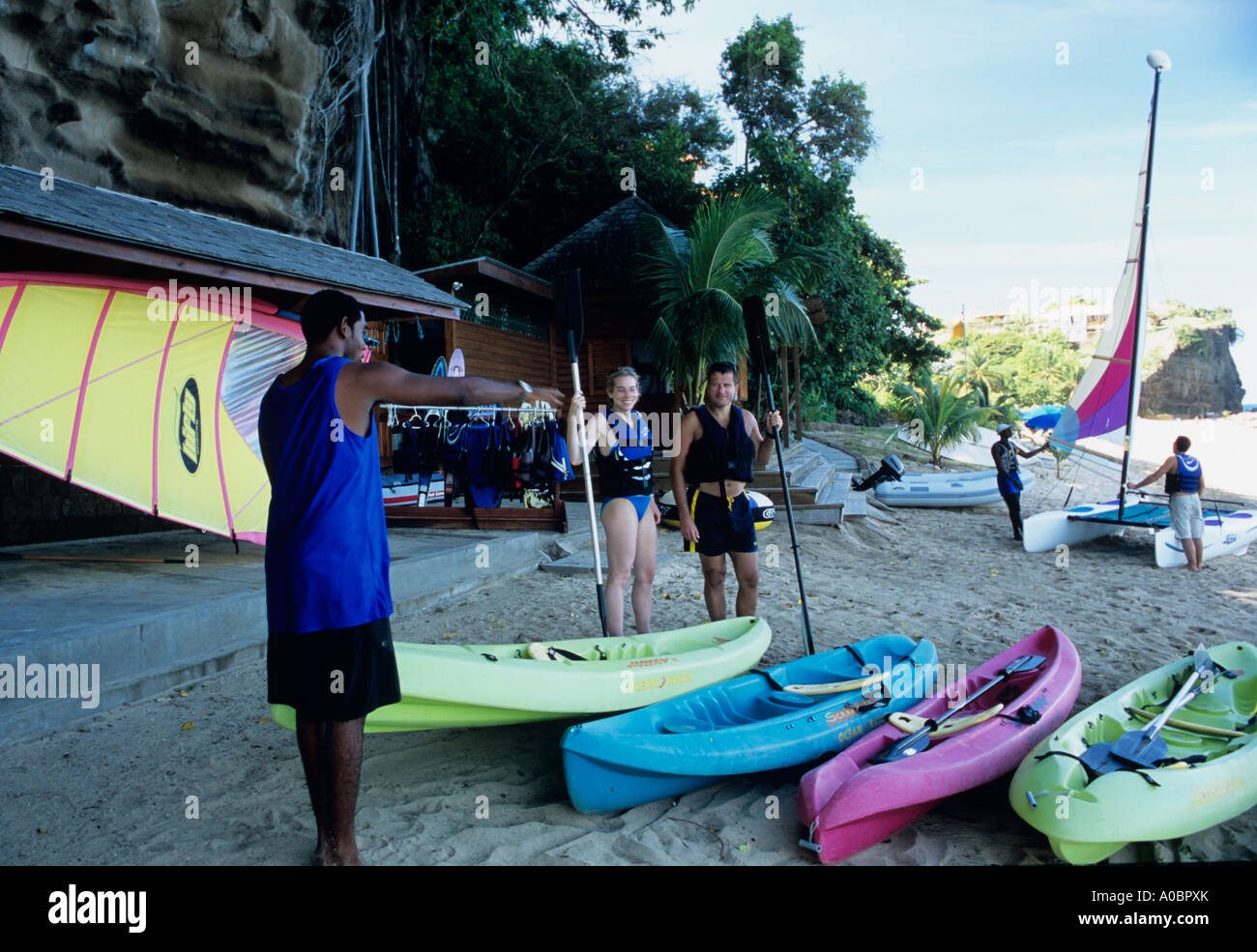 Beach with figures hi-res stock photography and images - Alamy