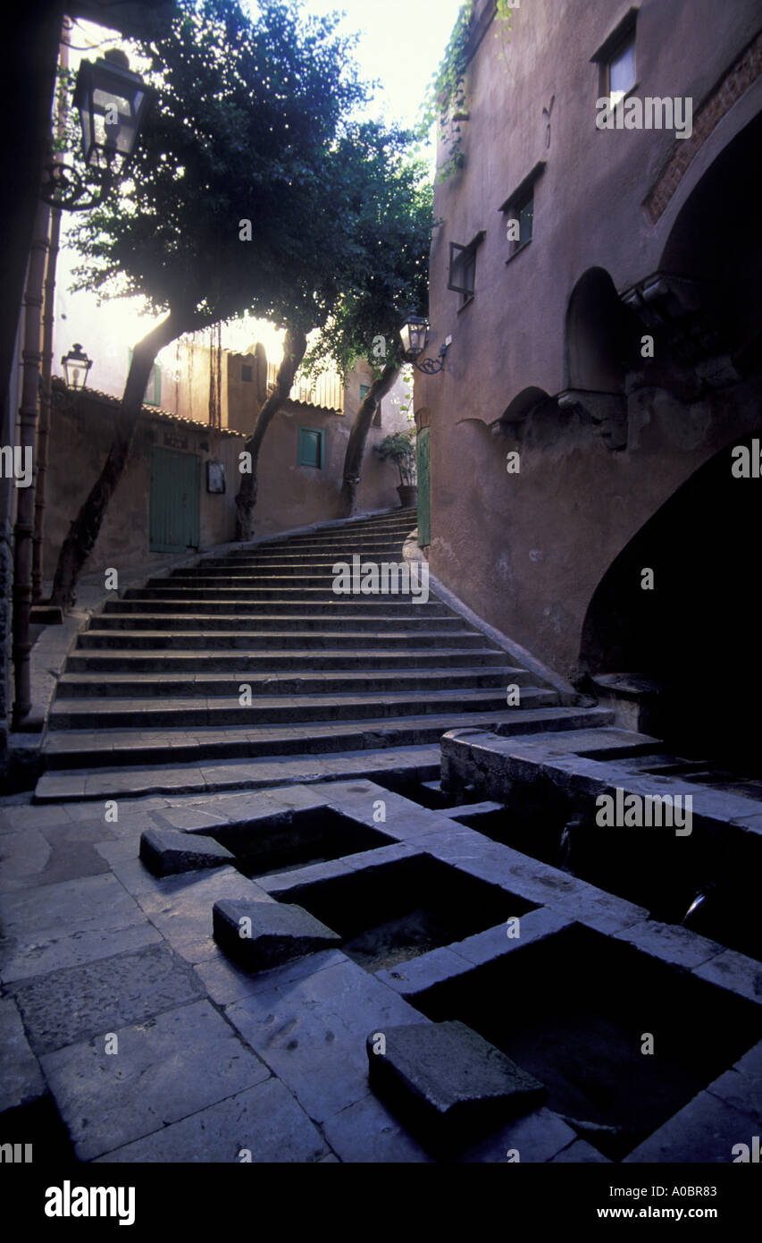 Medieval wash tub hi-res stock photography and images - Alamy