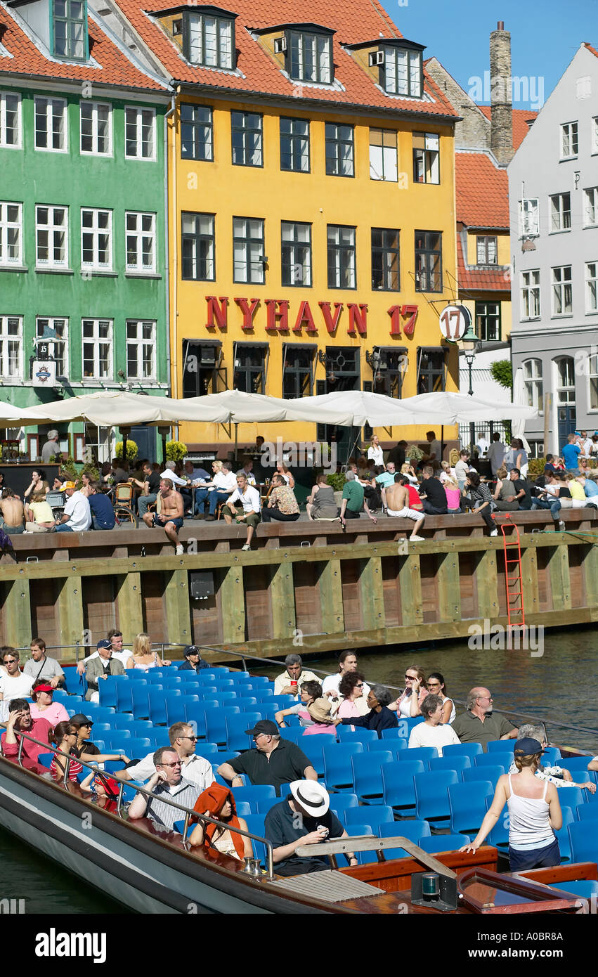 Nyhavn 17 quayside cafe terrace hi-res stock photography and images - Alamy