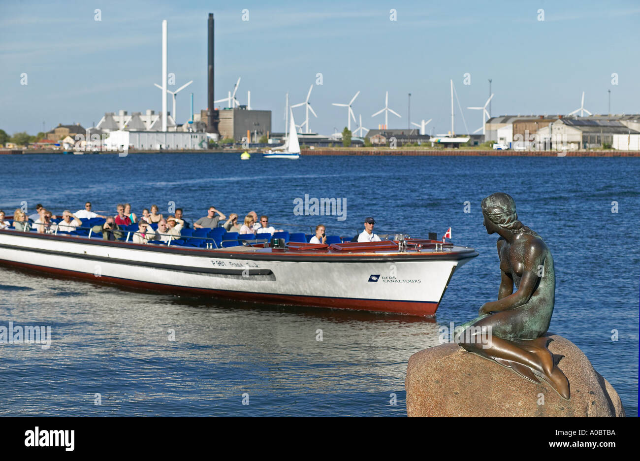 Europe monuments scenic port boats hi-res stock photography and images ...