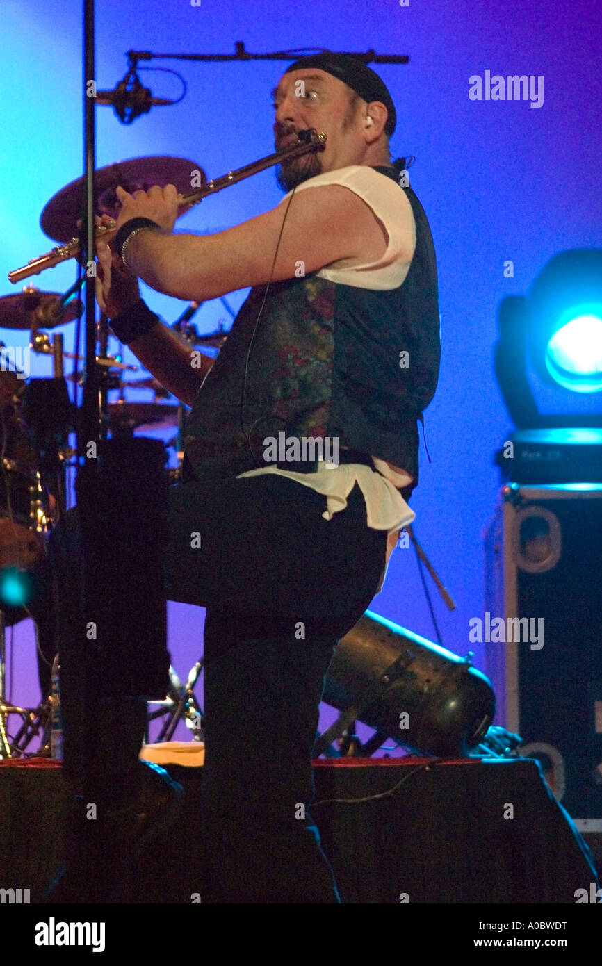 Famous british musician hi-res stock photography and images - Alamy