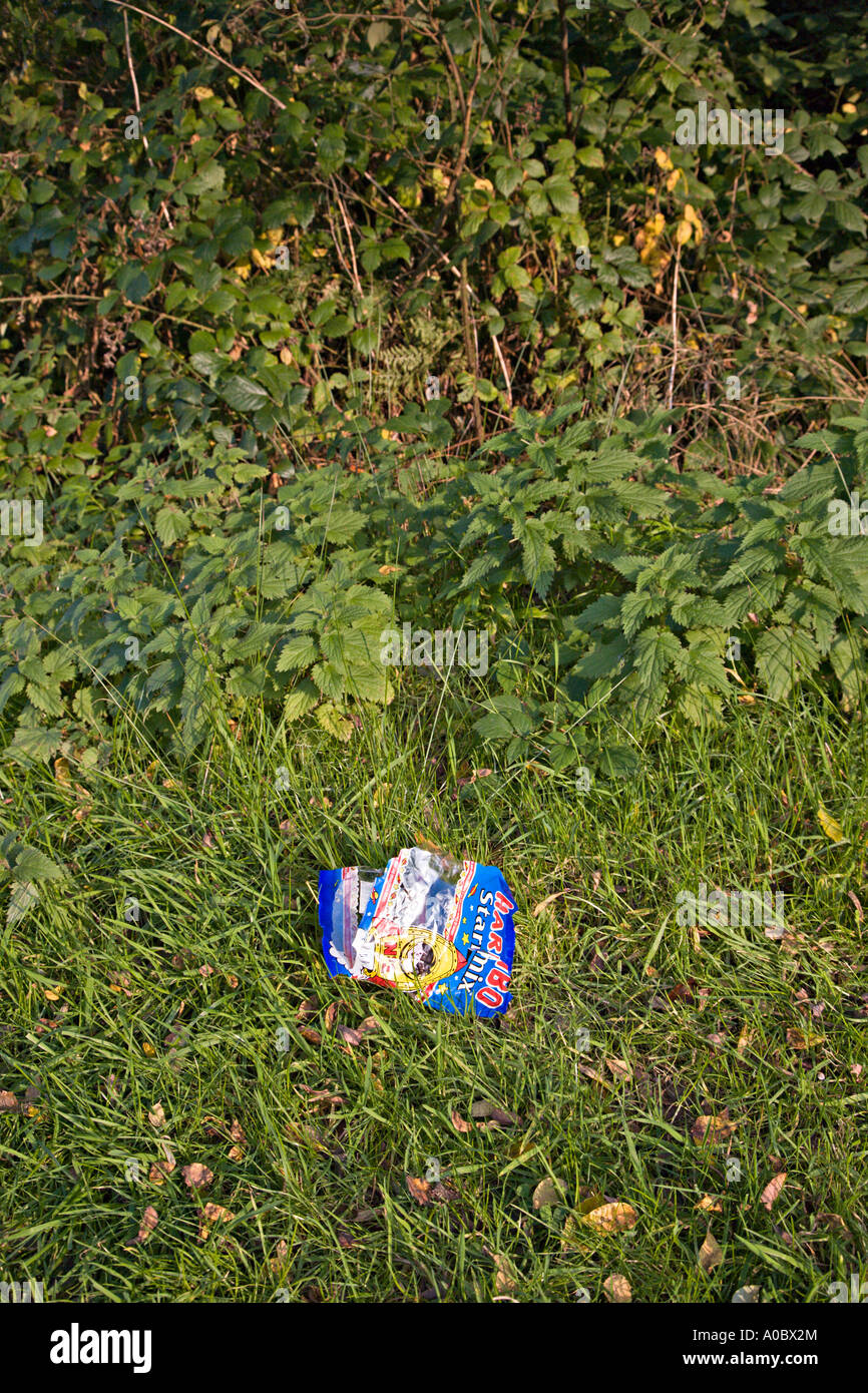 Litter in the countryside Stock Photo - Alamy