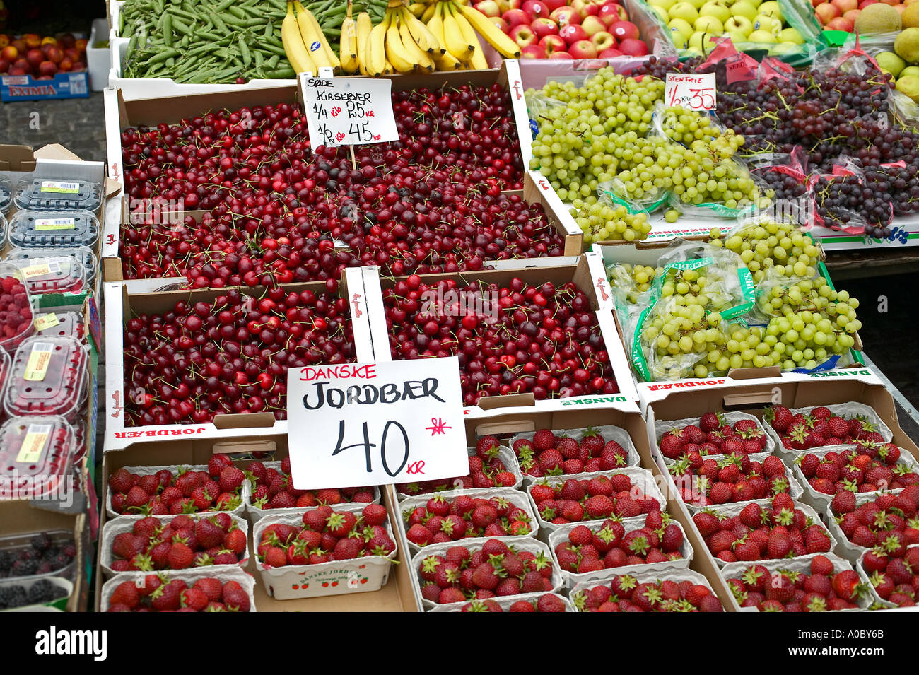 Fruits merchants displays hi-res stock photography and images - Alamy