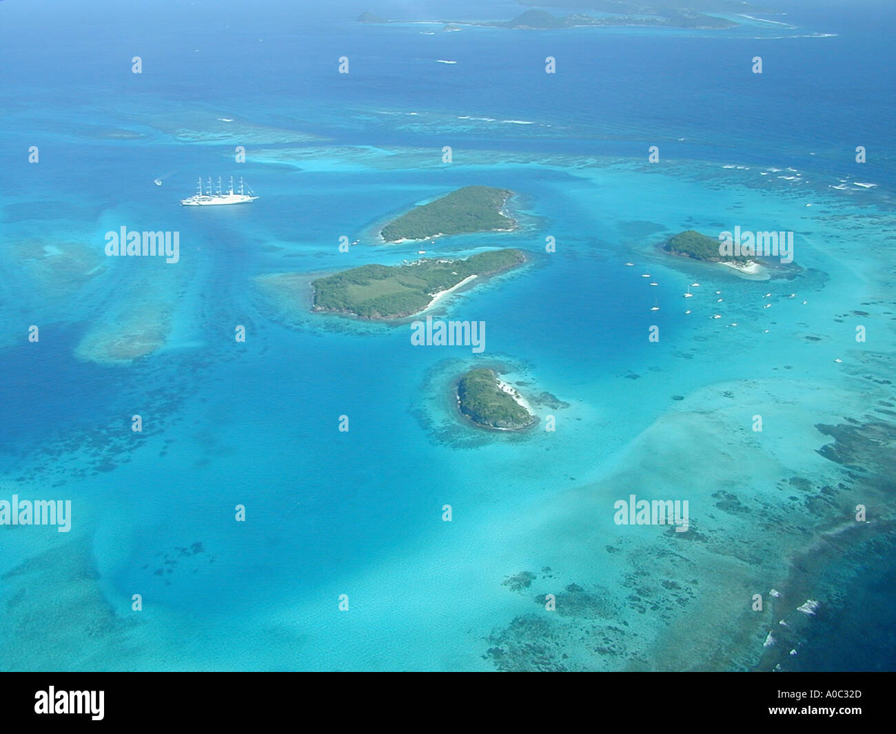 Aerial view of the tobago cays hi-res stock photography and images - Alamy