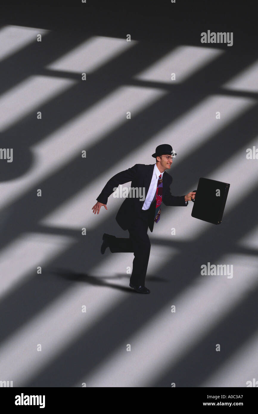 Man running through airport hi-res stock photography and images - Alamy
