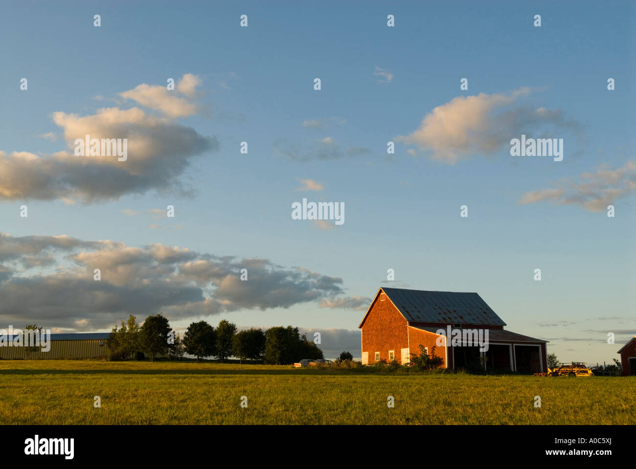 Red Barn Photos High Resolution Stock Photography and Images - Alamy