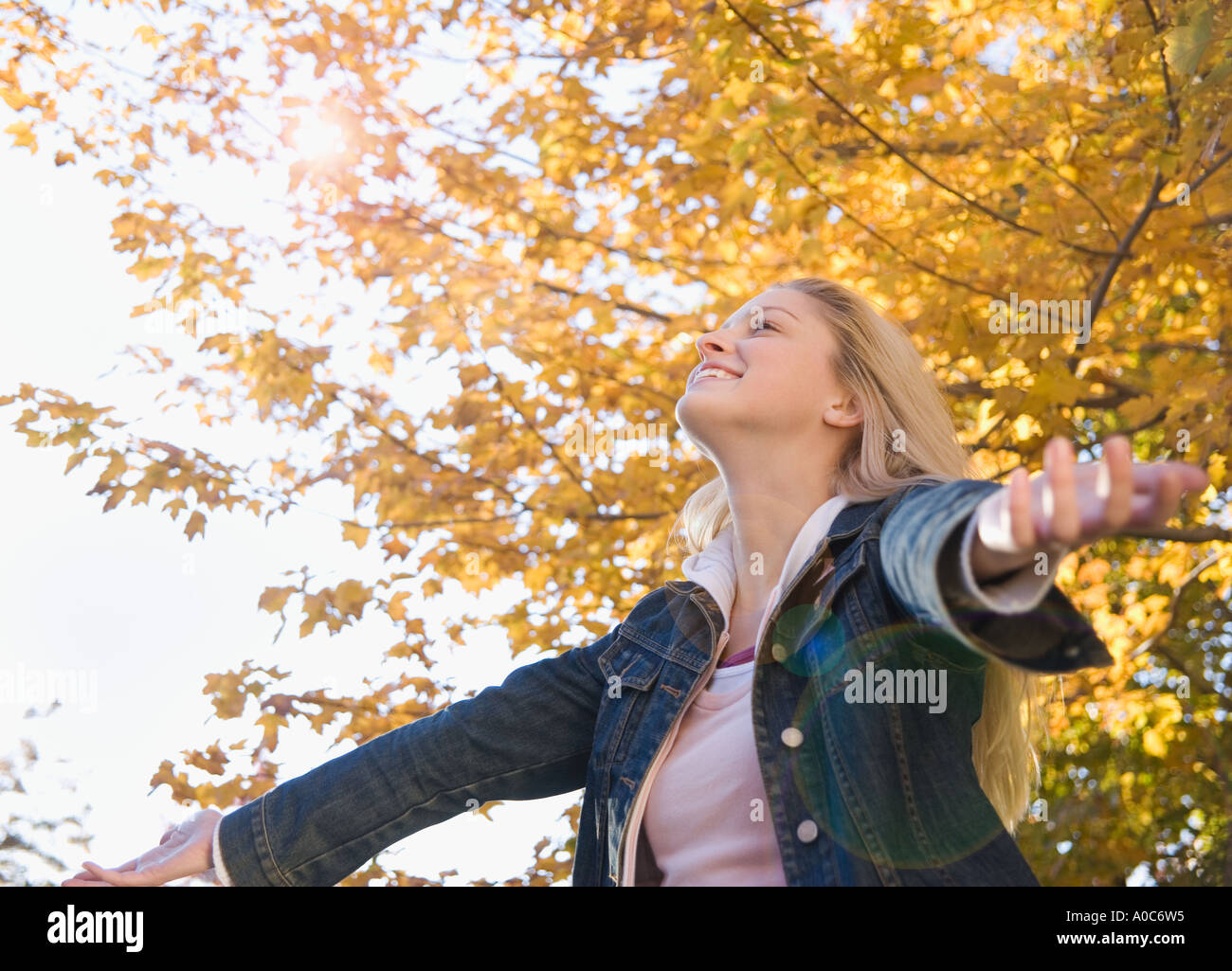 Fall into arms hi-res stock photography and images - Alamy