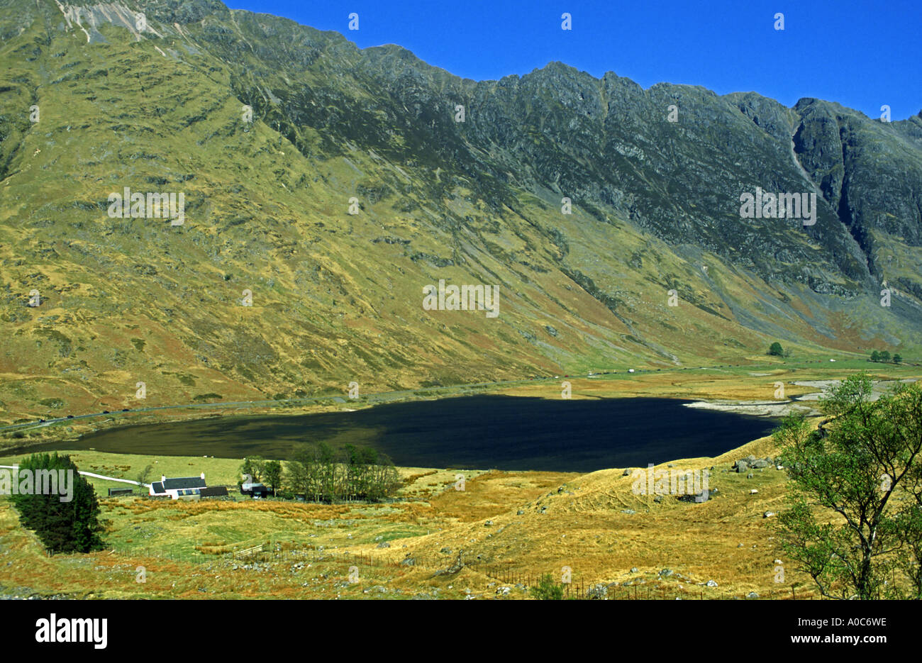 Aonach eagach ridge and river coe hi-res stock photography and images ...