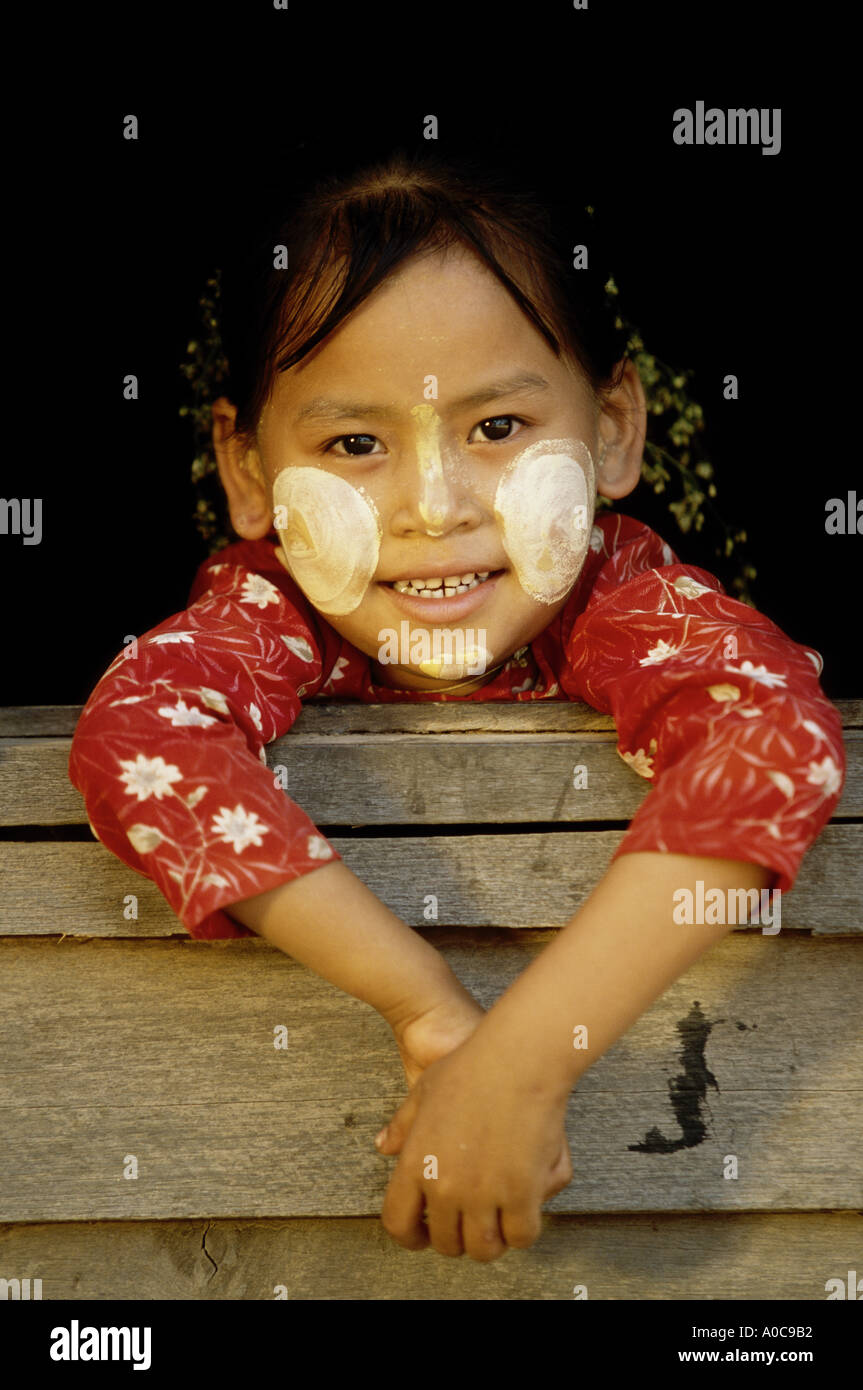 myanmar burma pagan girl Stock Photo - Alamy
