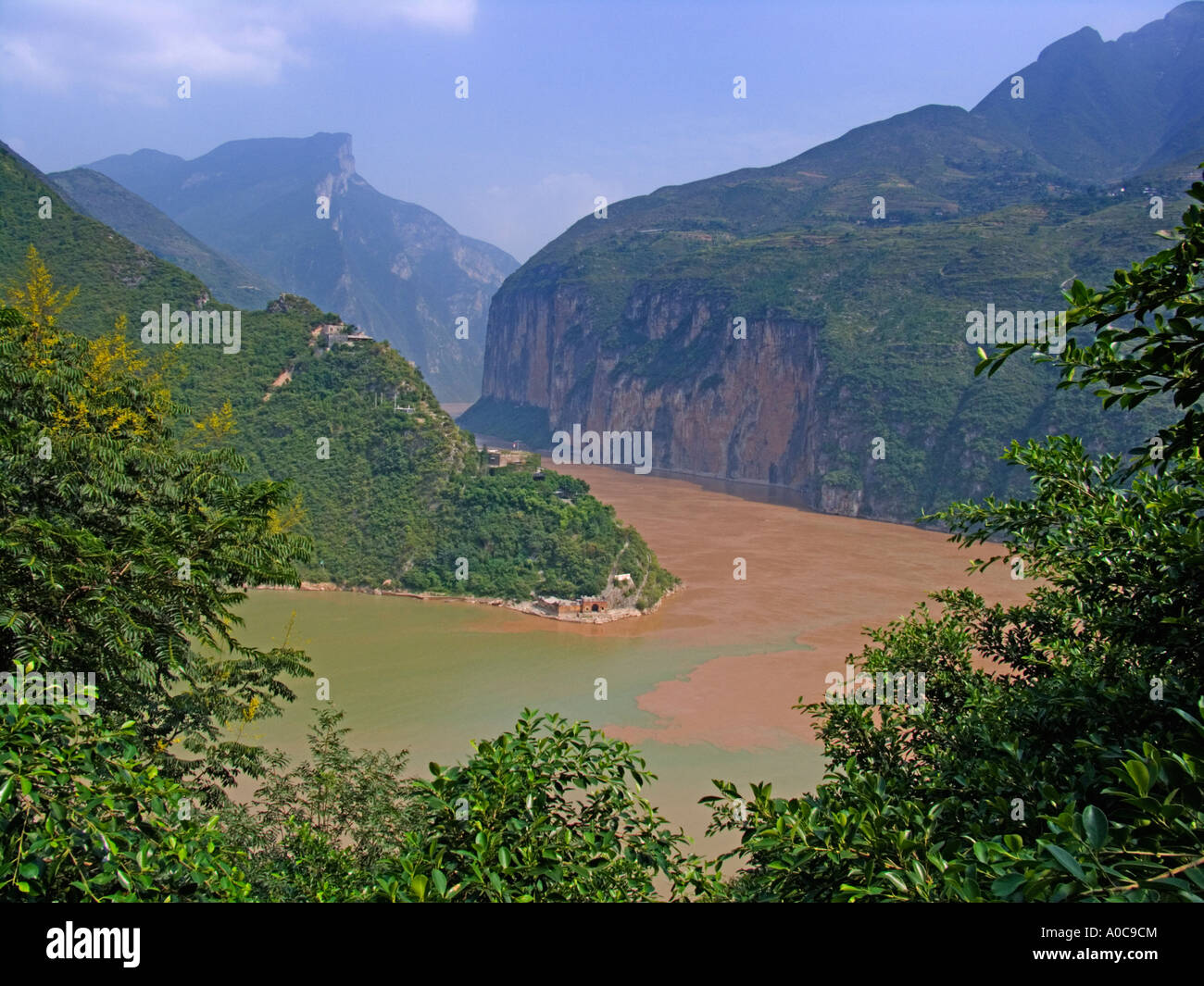 Yangtze River in Qutang Gorge Stock Photo - Alamy