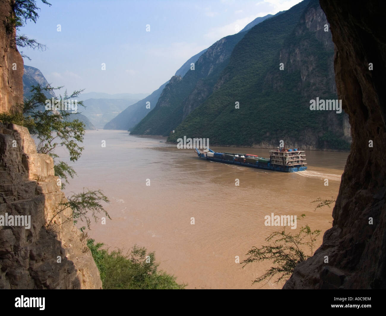 Fengxiang Gorge a part of Qutang Gorge in Yangtze River Stock Photo - Alamy