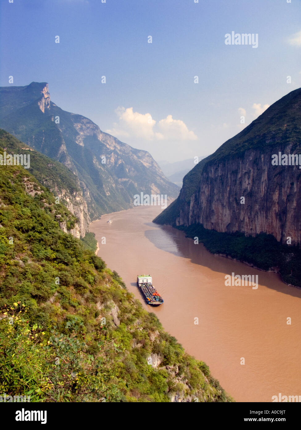 Yangtze River in Qutang Gorge Stock Photo - Alamy