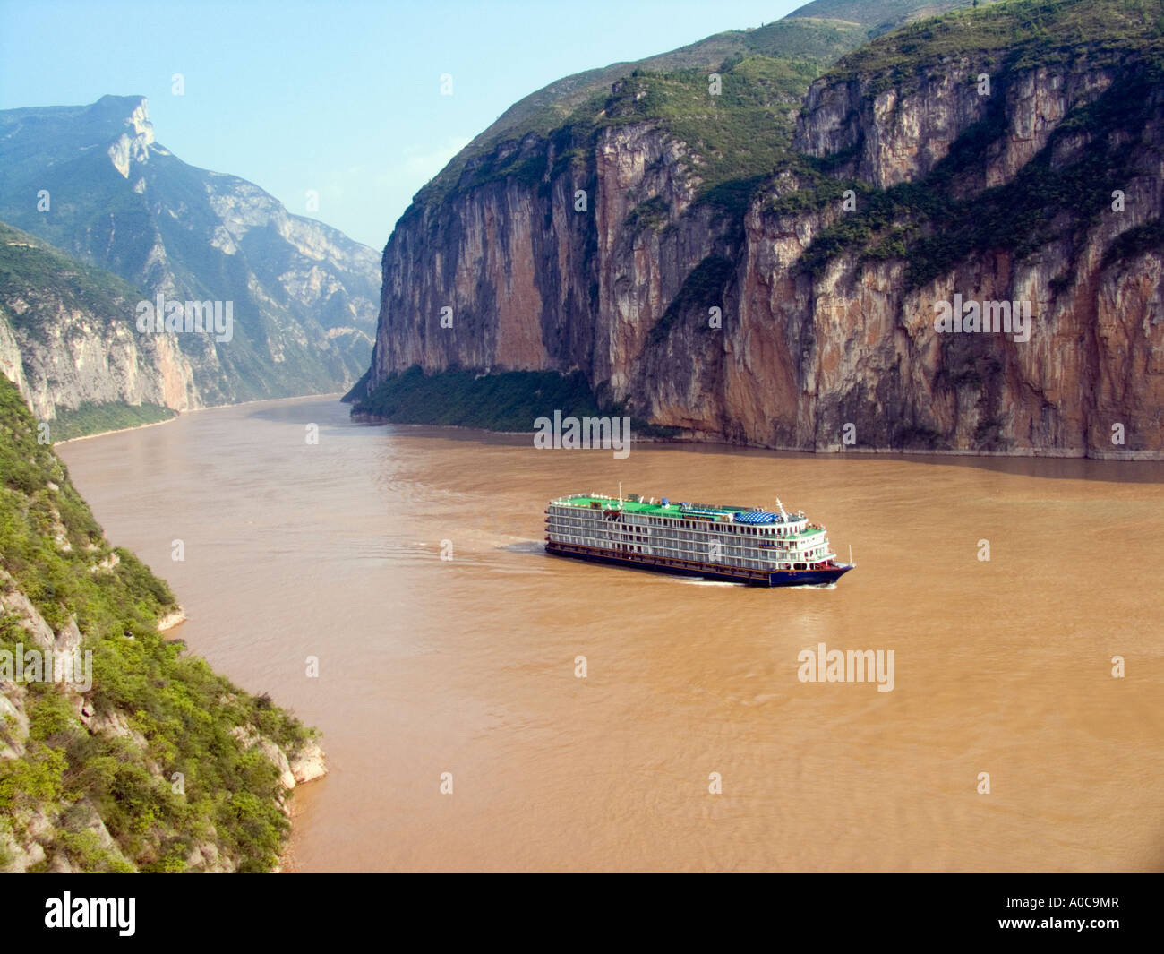 Yangtze River in Qutang Gorge Stock Photo - Alamy