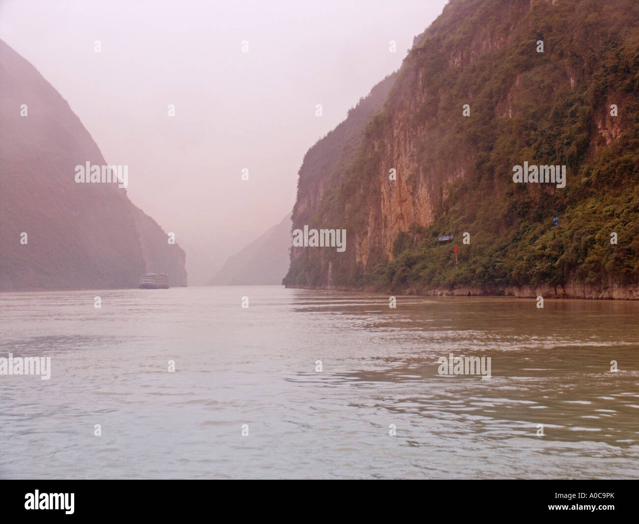 Yangtze River in Wu Gorge Stock Photo - Alamy