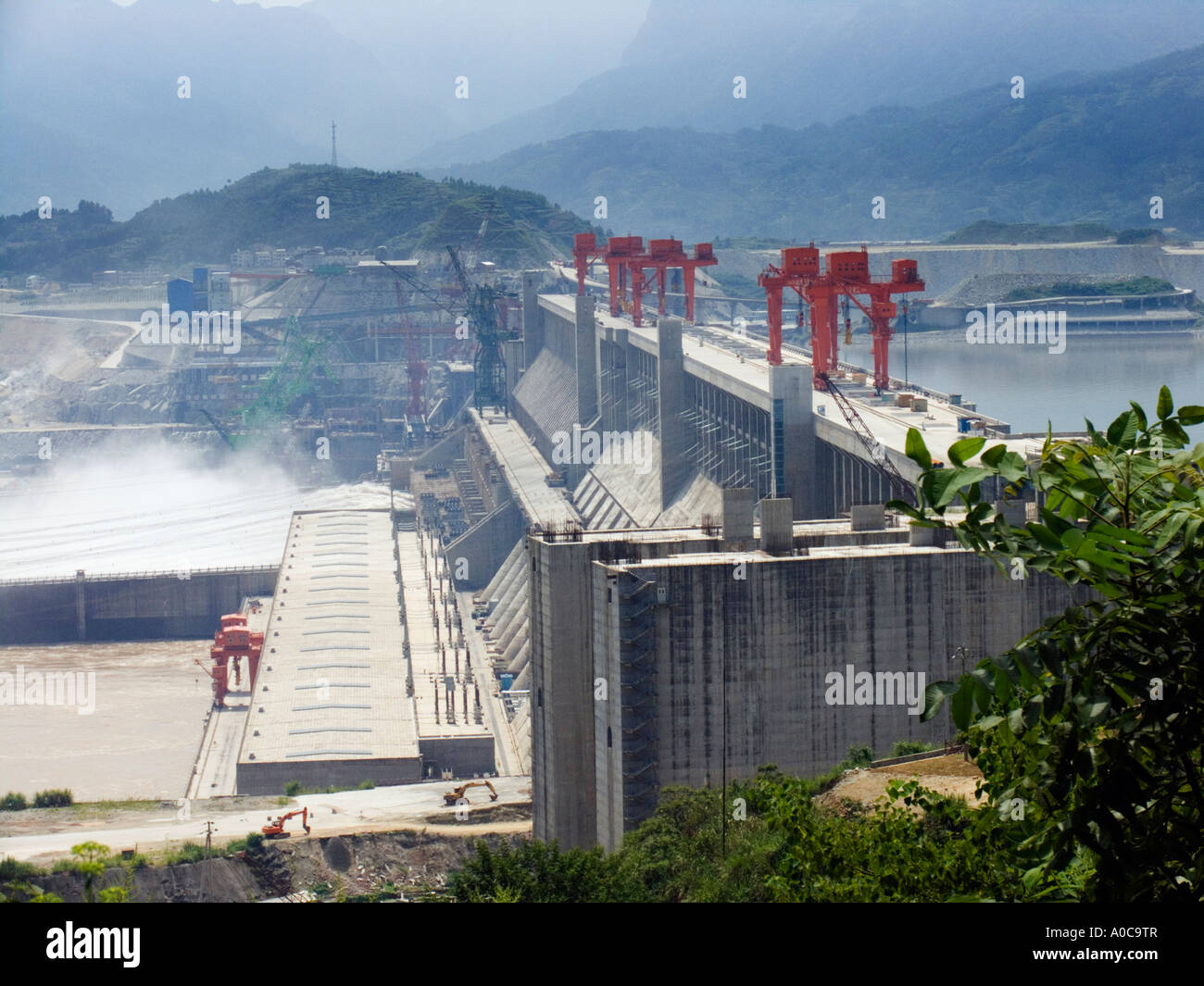 Three Gorges Dam on Yangtze River Stock Photo - Alamy
