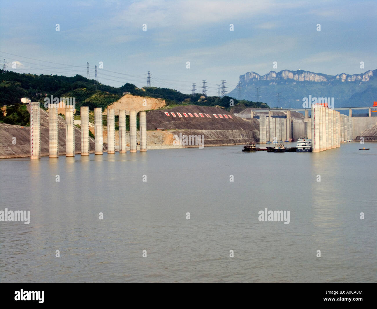 Three Gorges Dam on Yangtze River Stock Photo - Alamy