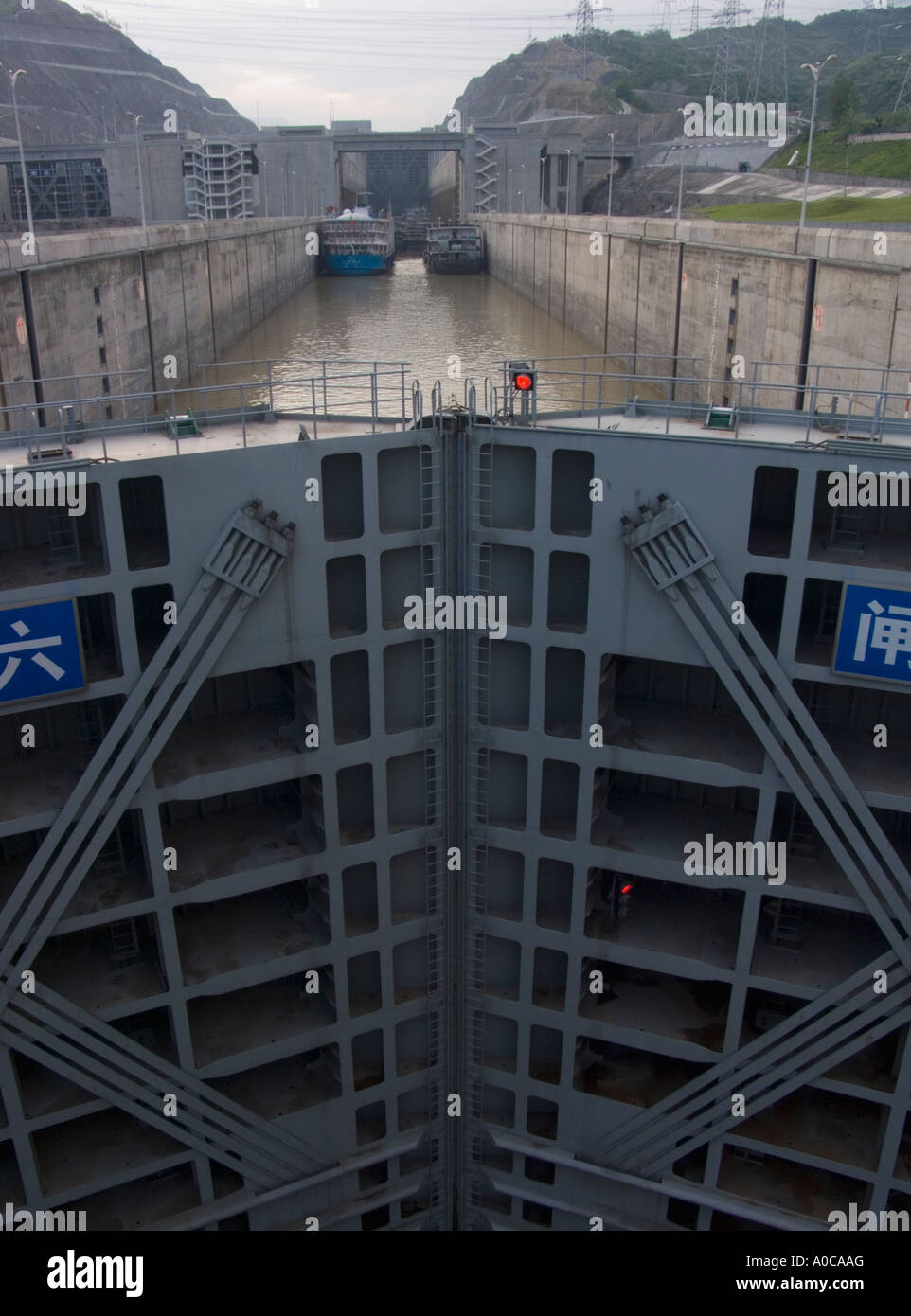 Chinese canal lock hi-res stock photography and images - Alamy