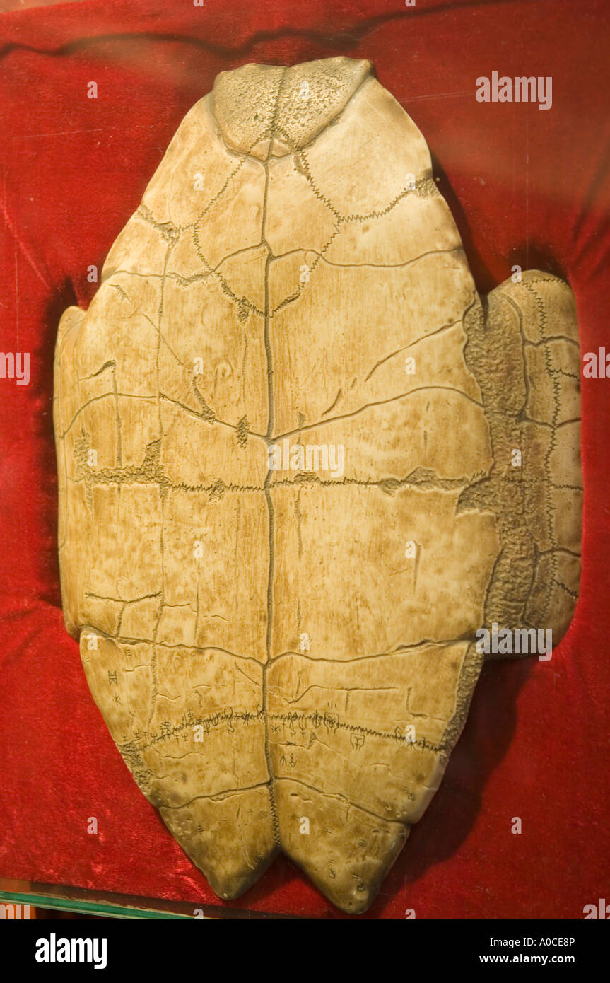 Shang dynasty inscribed oracle bone hi-res stock photography and images ...