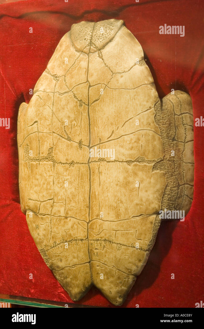 Shang dynasty oracle bone hi-res stock photography and images - Alamy