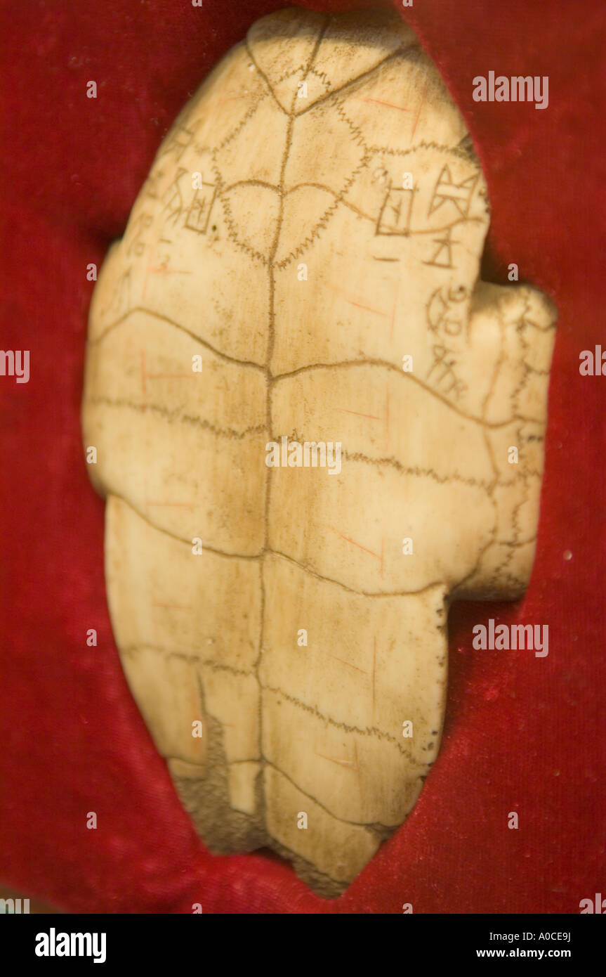 Shang dynasty oracle bone hi-res stock photography and images - Alamy