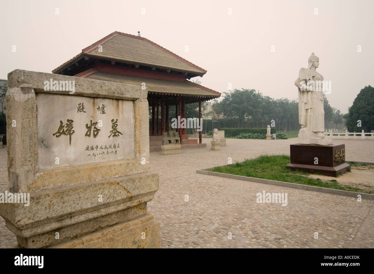 Fuhao statue Yinxu natural history garden Anyang Henan China Stock ...