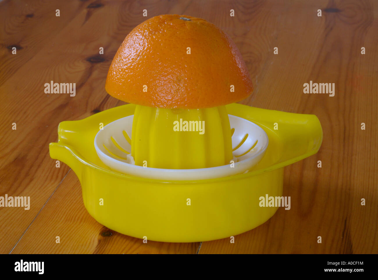 orange juice squeezed and poured citrus fruits Stock Photo - Alamy