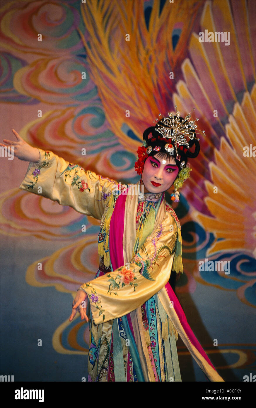 Peking opera performances hi-res stock photography and images - Alamy
