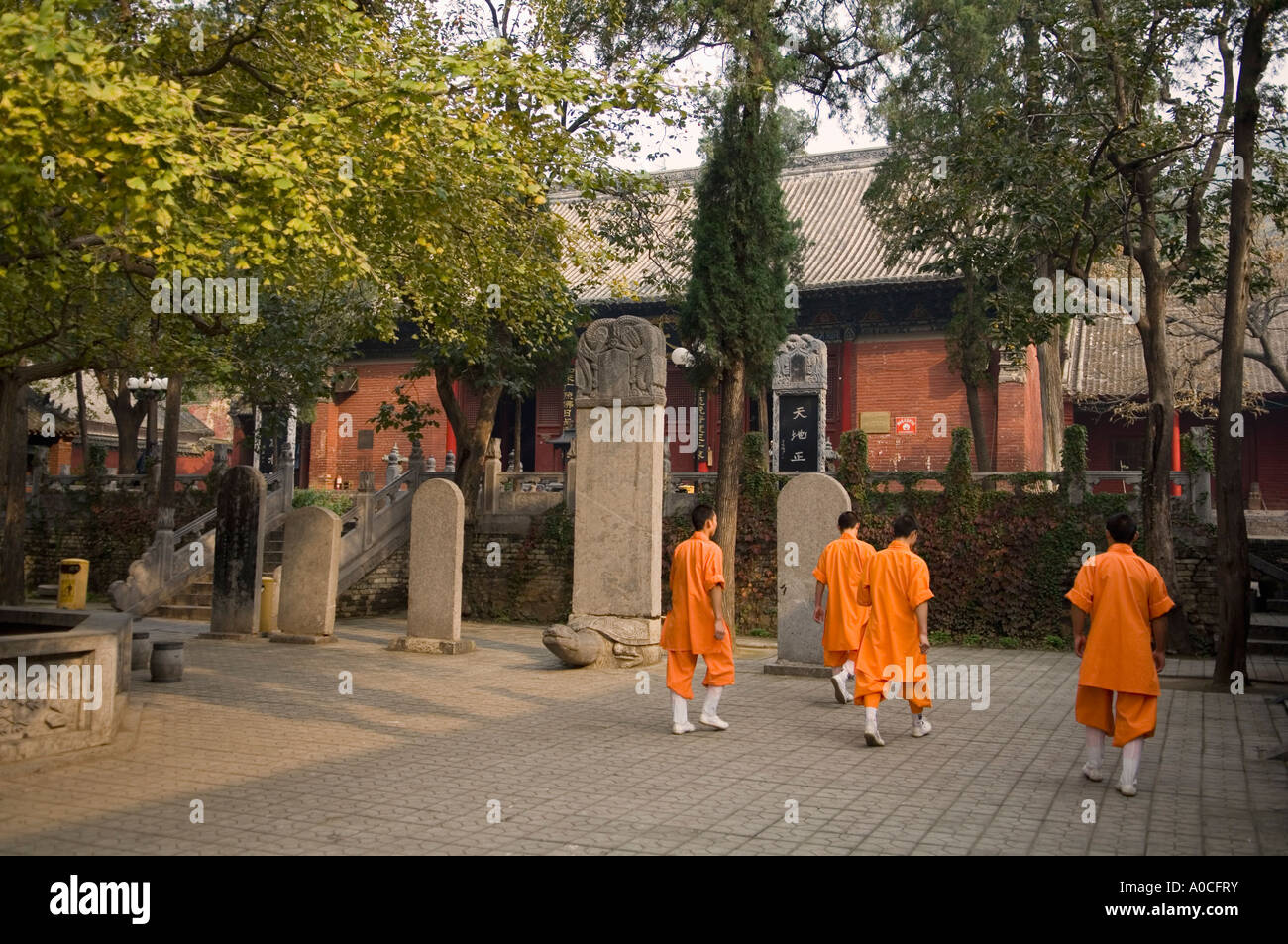 Monks from shaolin temple hi-res stock photography and images - Alamy