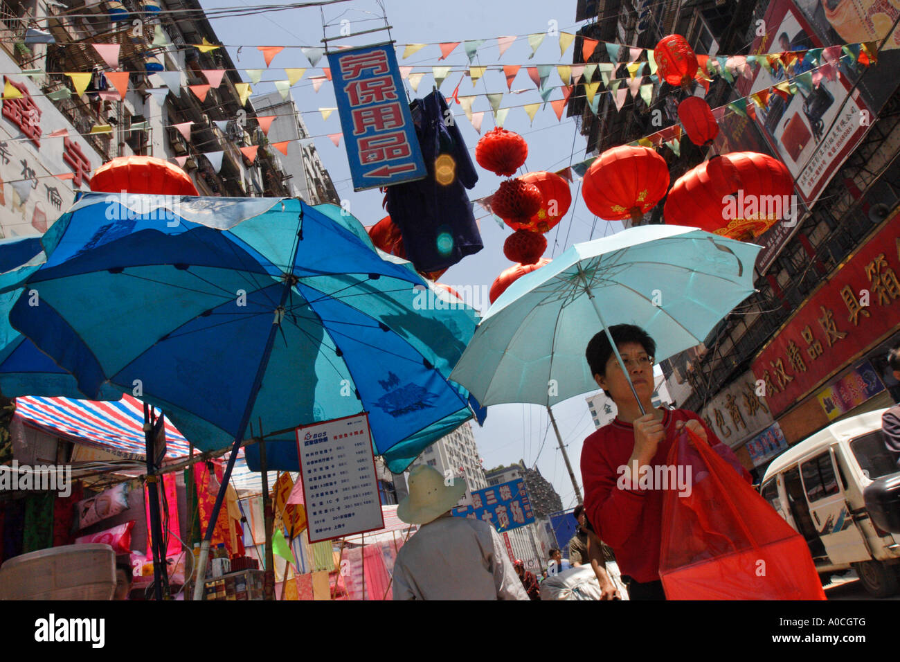 Chinese umbrella sun protection hi-res stock photography and images - Alamy
