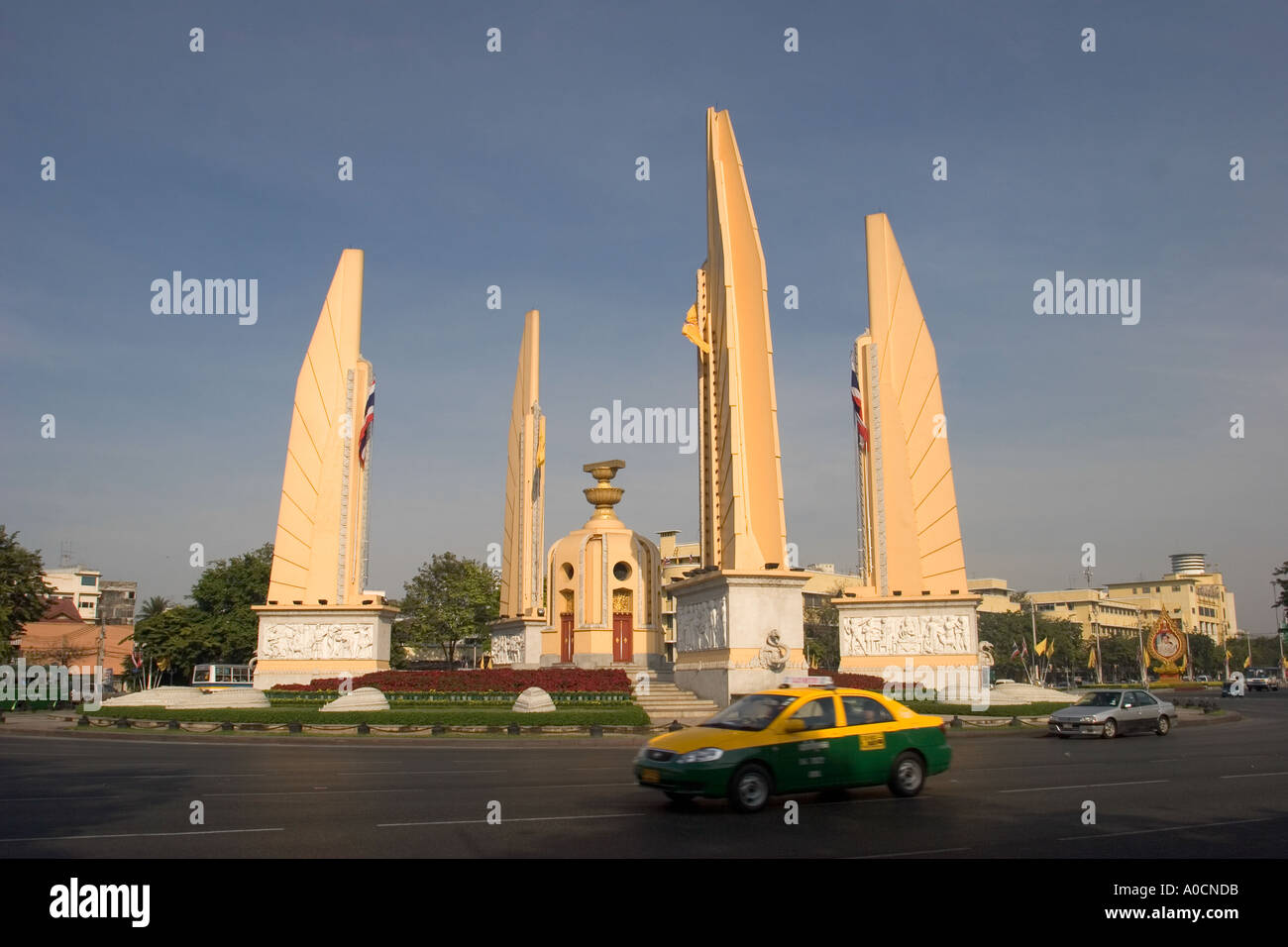 Bangkok democracy monument thailand hi-res stock photography and images ...