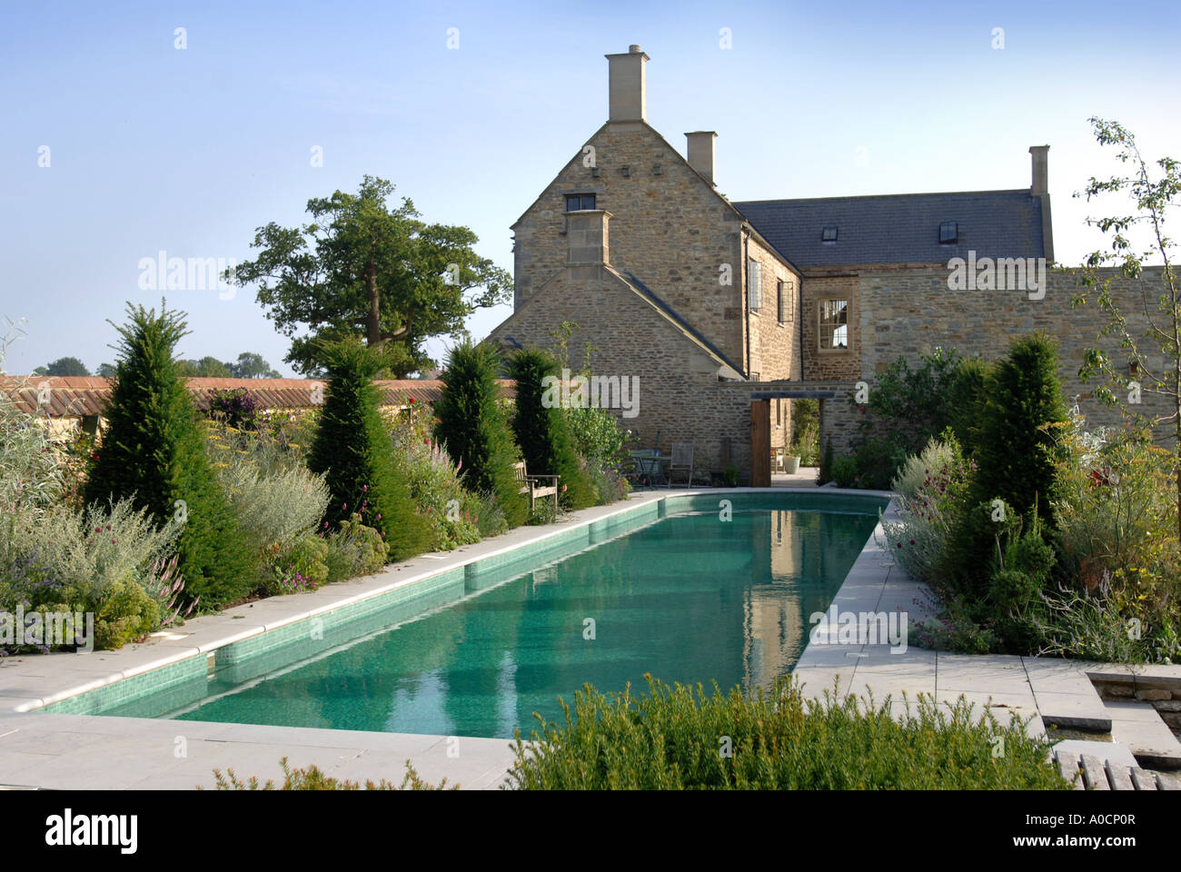 A LUXURY SWIMMING POOL IN THE GARDEN OF A LARGE COUNTRY HOUSE WILTSHIRE ...