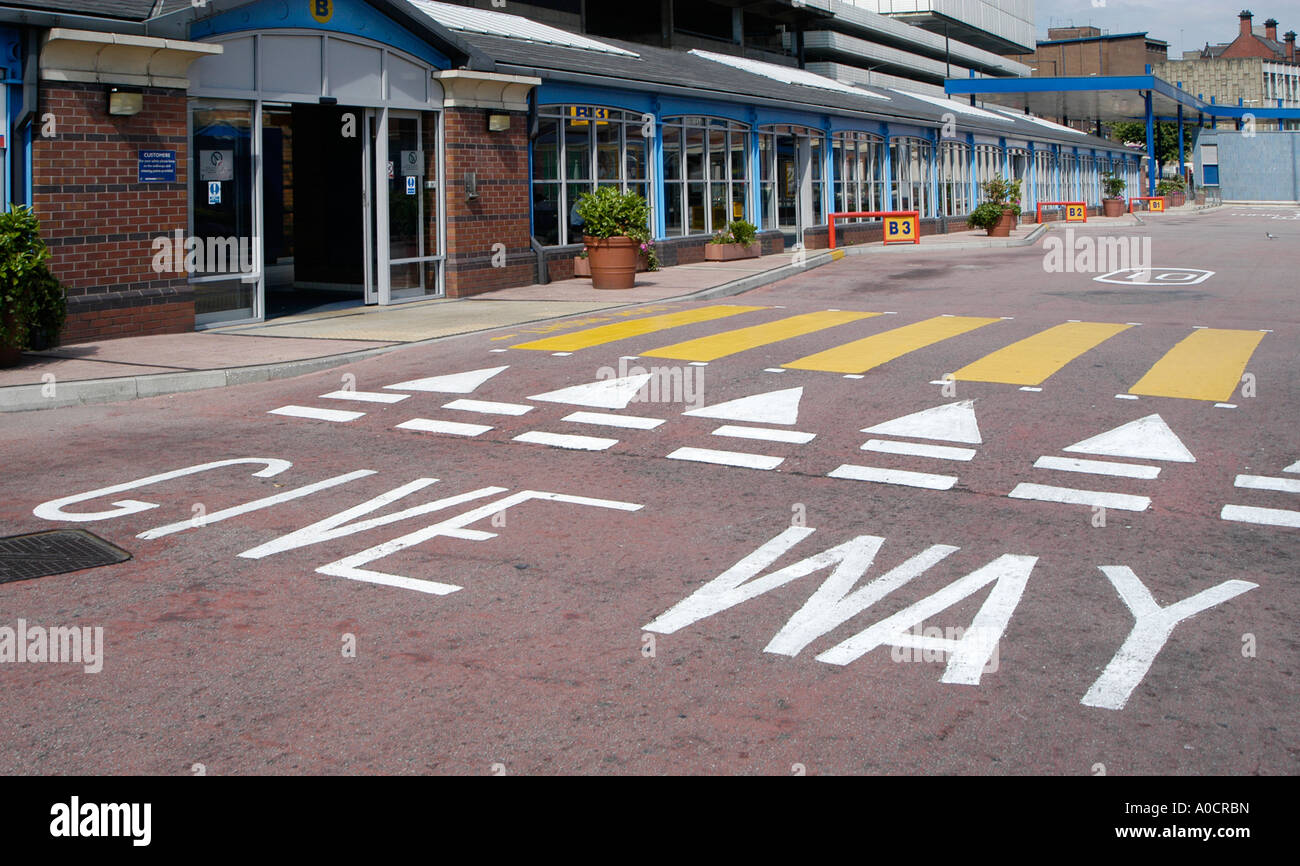 Bus ramps hi-res stock photography and images - Alamy