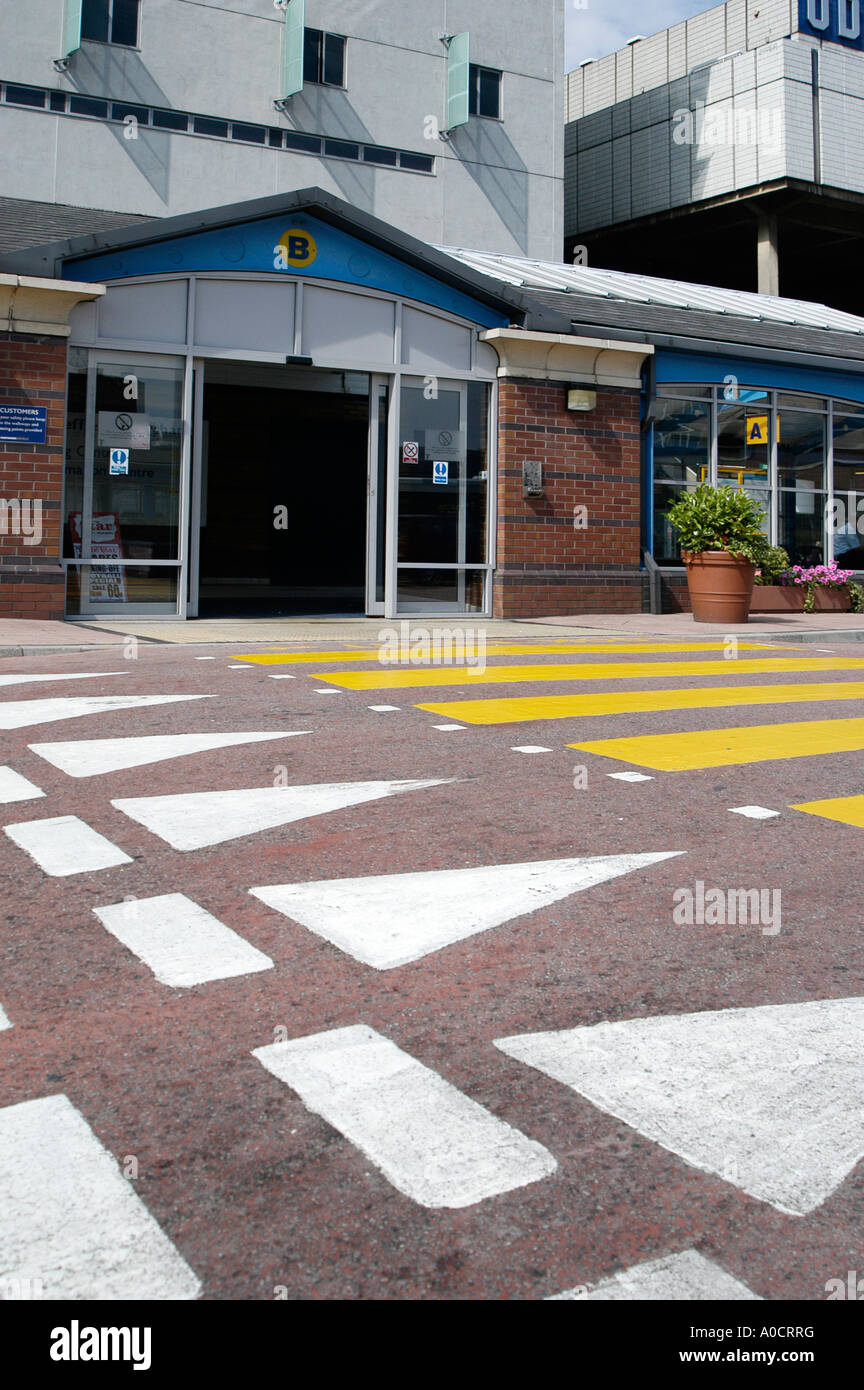 Bus ramps hi-res stock photography and images - Alamy