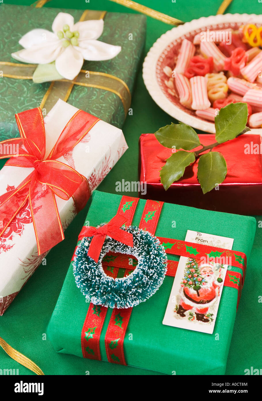 Wrapped christmas packages hi-res stock photography and images - Alamy