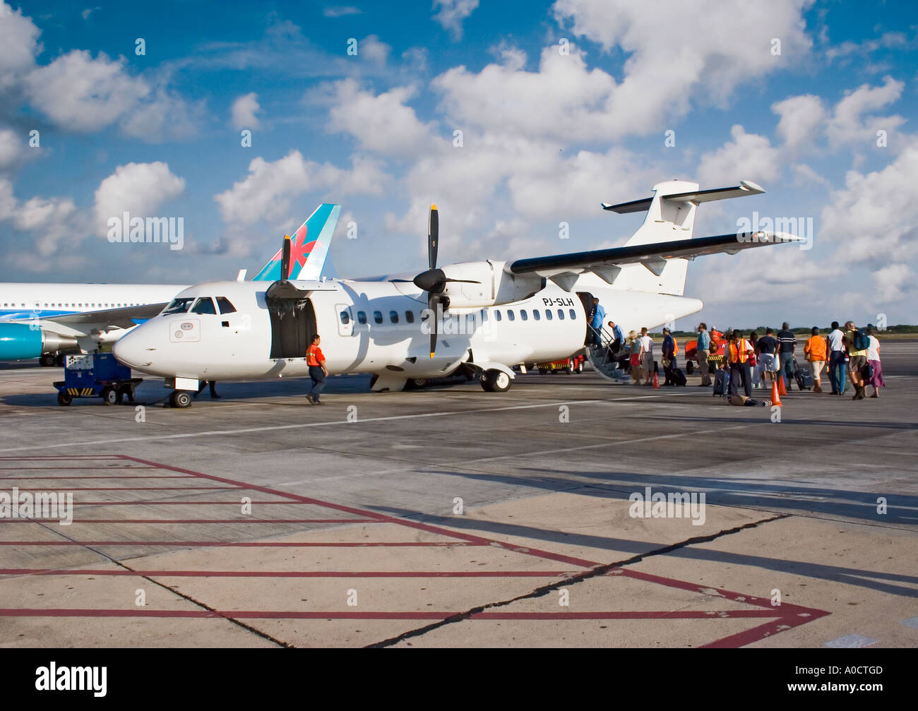 Airport activities in Aruba Stock Photo - Alamy