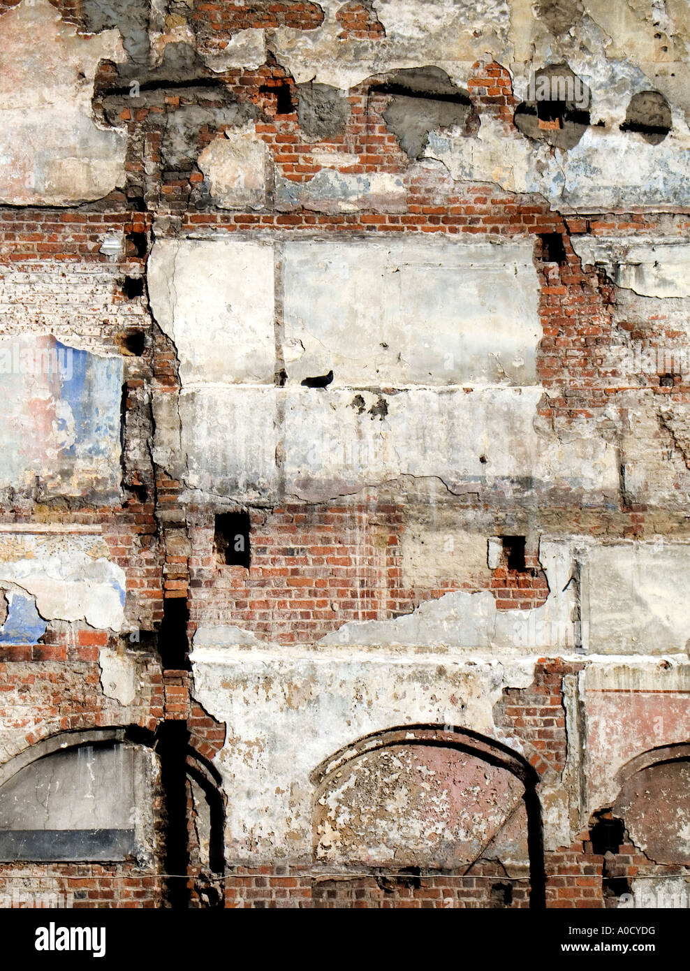 War damaged wall hi-res stock photography and images - Alamy