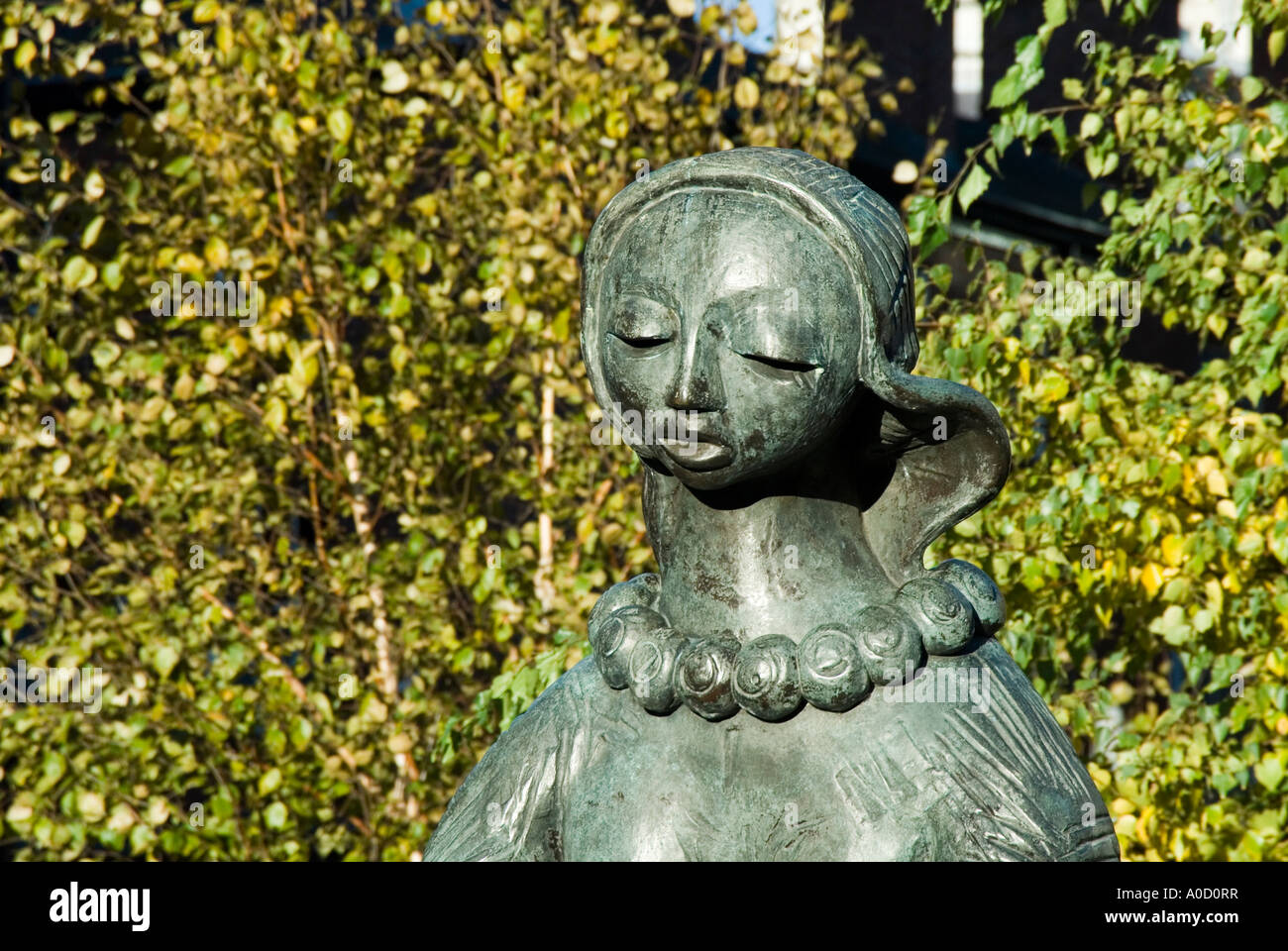Manchester peace statue hi-res stock photography and images - Alamy