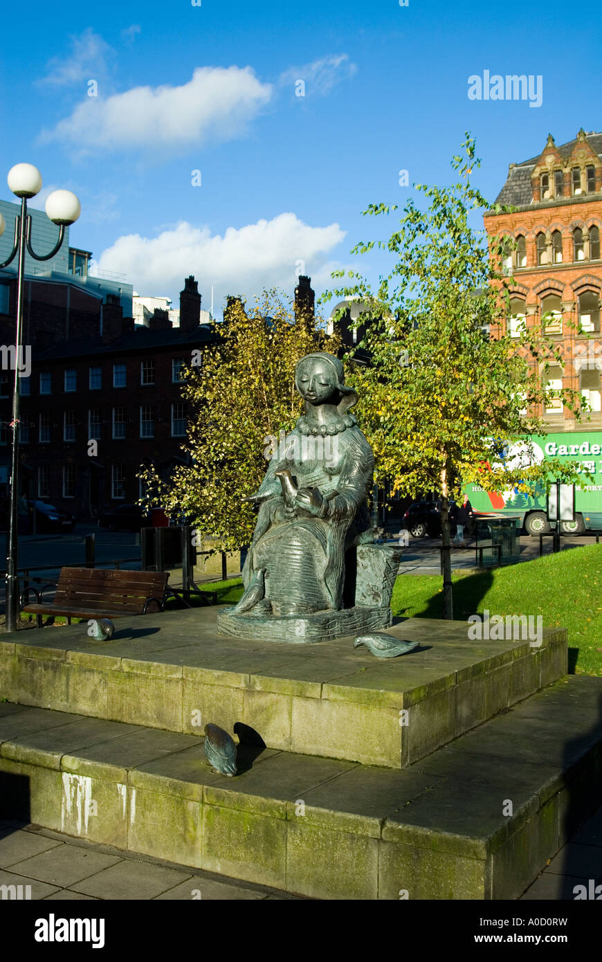 Manchester peace statue hi-res stock photography and images - Alamy