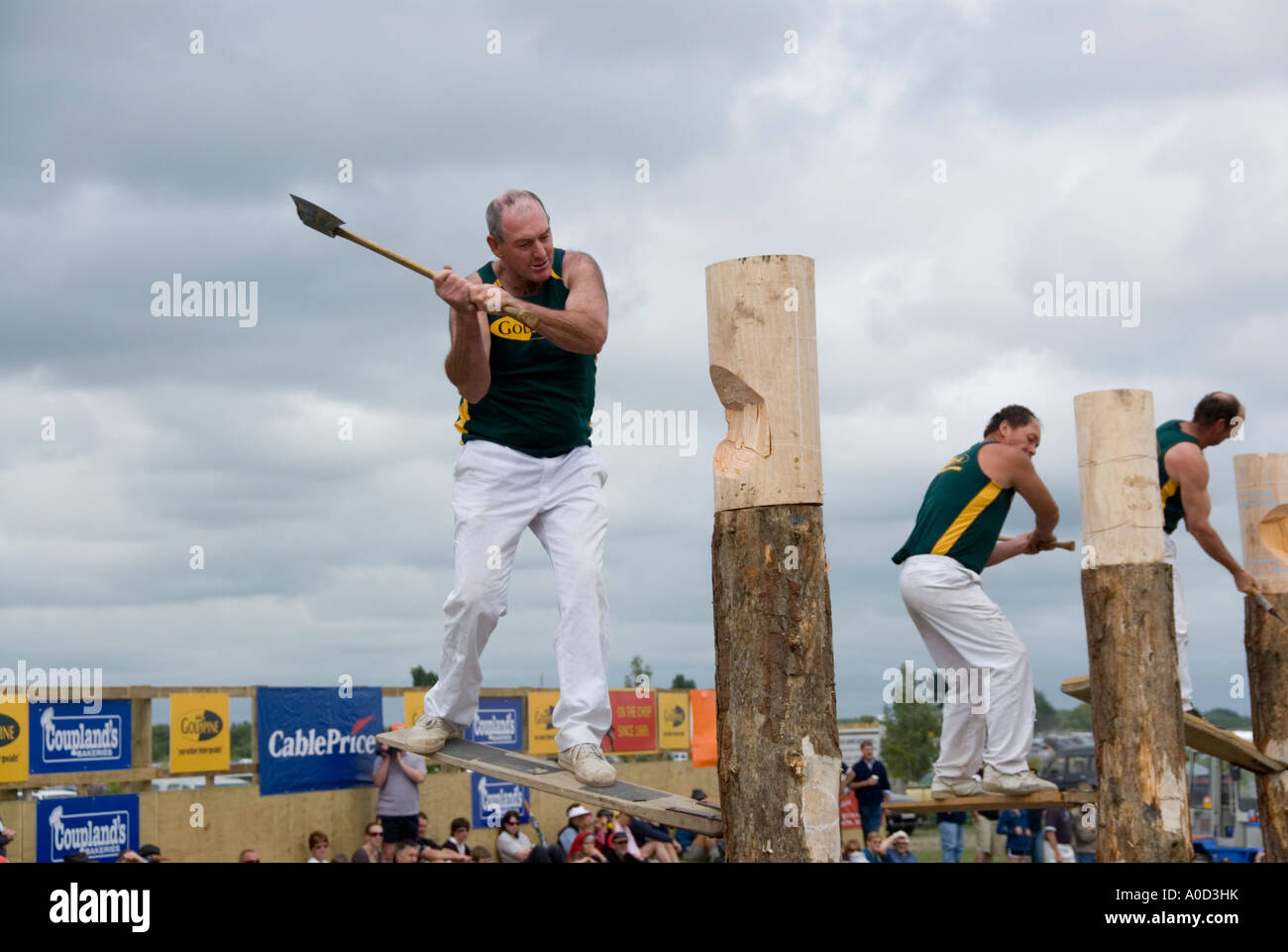 Wood chopping competition hi-res stock photography and images - Alamy