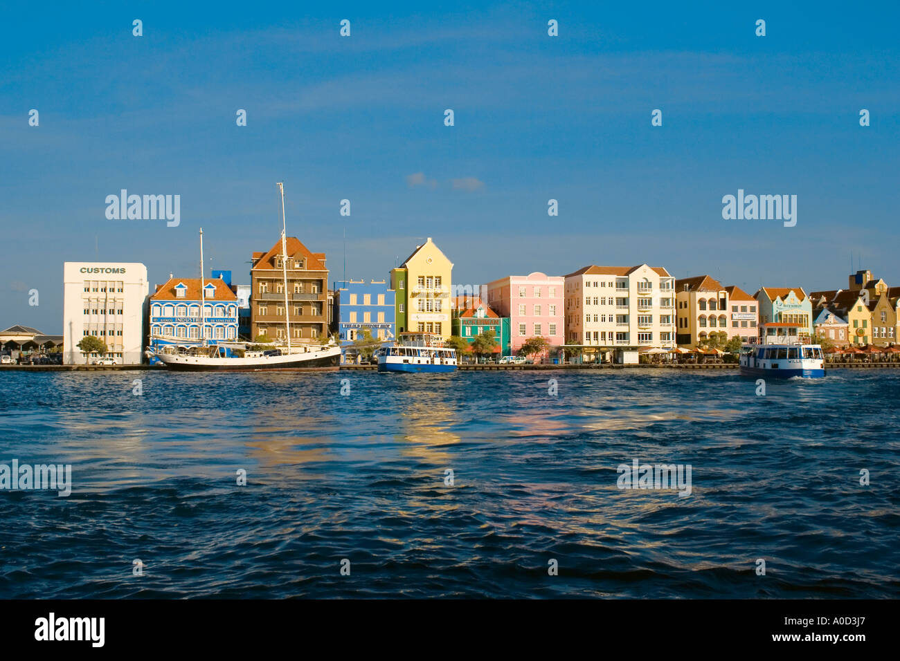 Punda on the handelskade hi-res stock photography and images - Alamy