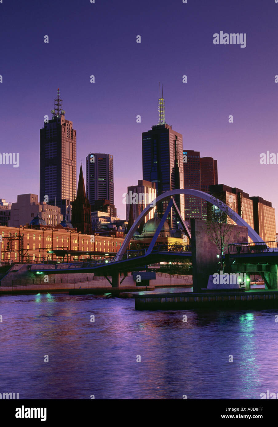 Australia, Melbourne, Yarra River, skyline, pedestrian bridge Stock ...